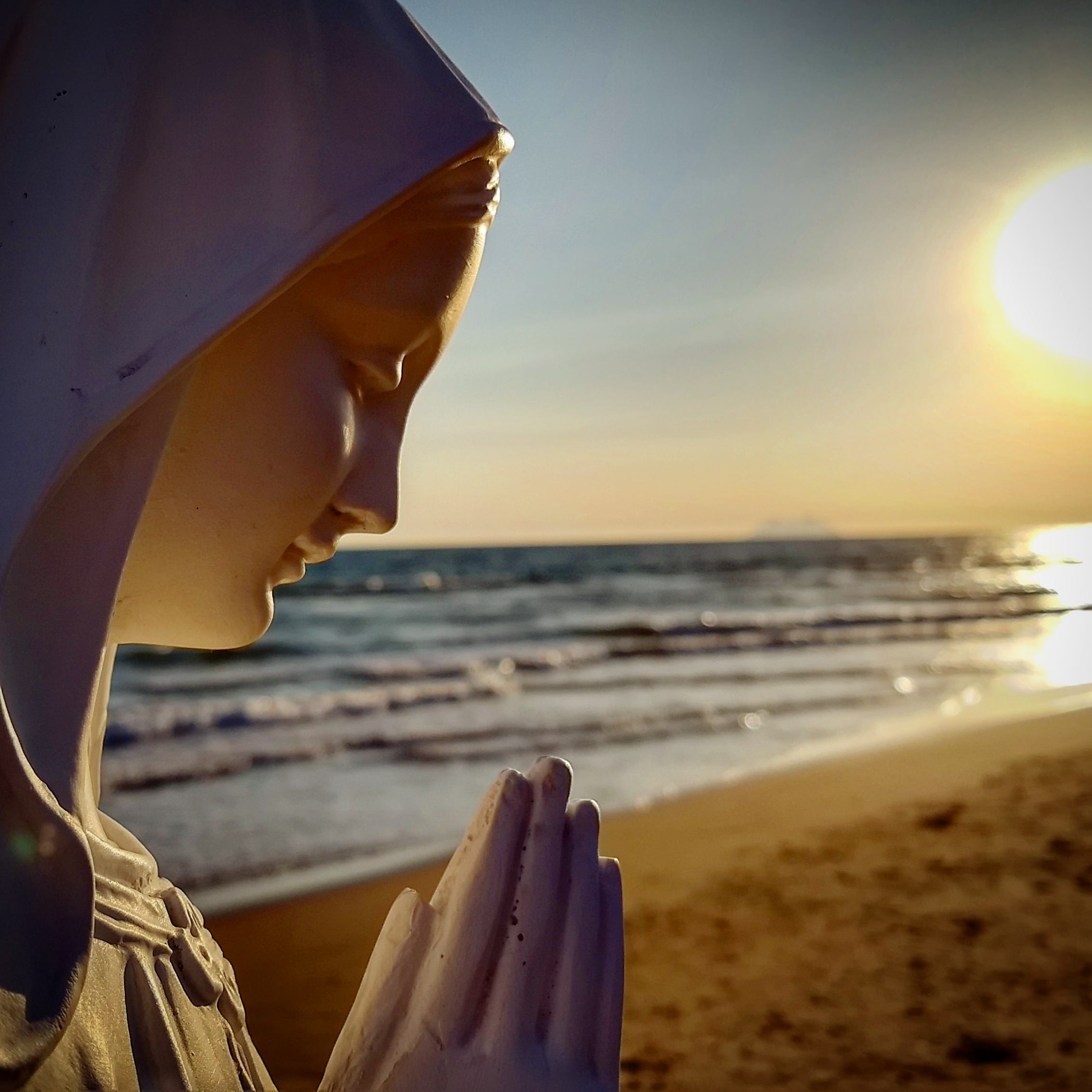 La Iglesia, sufriente como María Magdalena — Tolkian